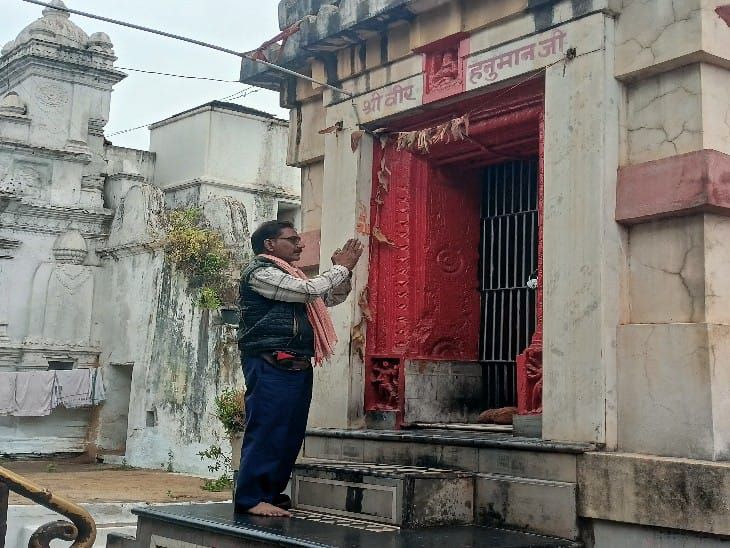 The kar sevak whose disputed structure was demolished in front of his ...