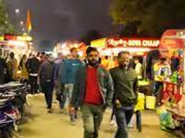 Illegal collection of Rs 40 per shop in Chatori Gali | लखनऊ में हर ...