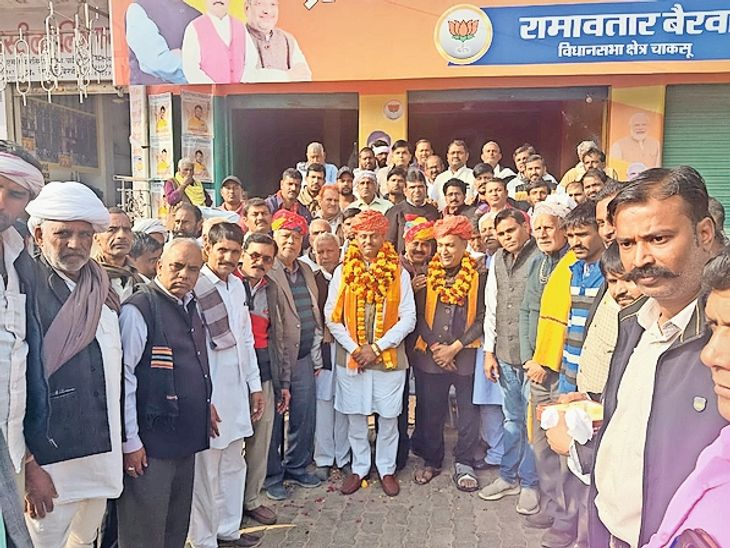 MLA Ramavatar Bairwa met Madhorajpura workers | माधोराजपुरा के ...