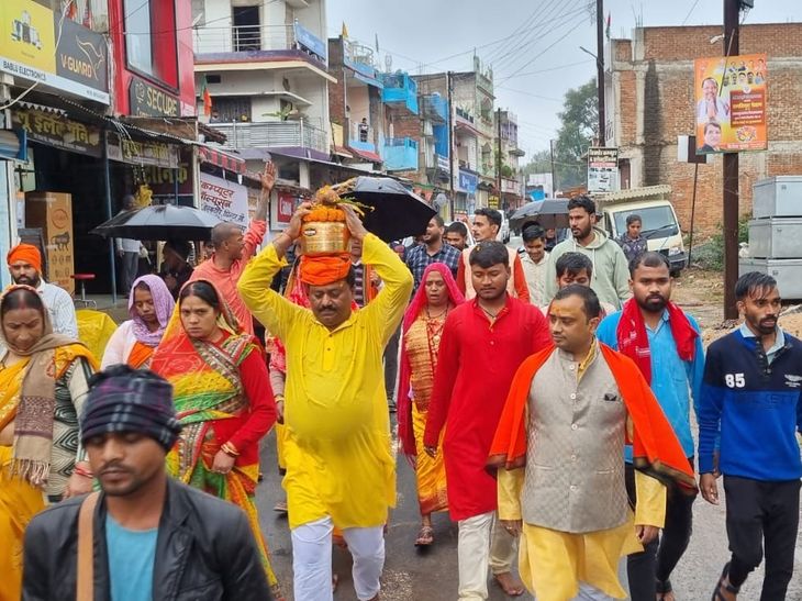 Akshat Kalash of the life-consecration of Ram temple reach Ramanujganj ...