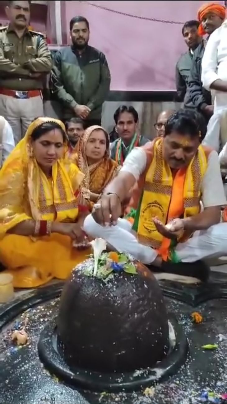 MLA Sahu worshiped Champeshwar Mahadev | विधायक साहू ने चंपेश्वर महादेव की पूजा की - nawapara ...