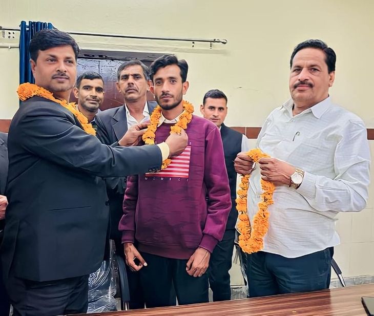 Vivek became the president of Abhishek Sangh Peeplu | विवेक अभिभाषक संघ ...