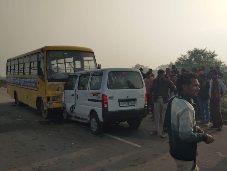 School bus hits car 3 students and 2 youths in the car injured, one ...