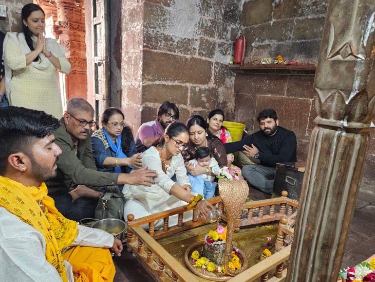 TV actress Atsha Sanjhgiri reached Barwah | बड़वाह पहुंची टीवी ऐक्ट्रैस ...