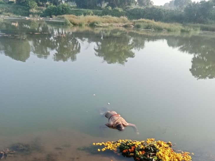 dead body found in machak river | माचक नदी में मिला शव: पुलिस ने शव को ...