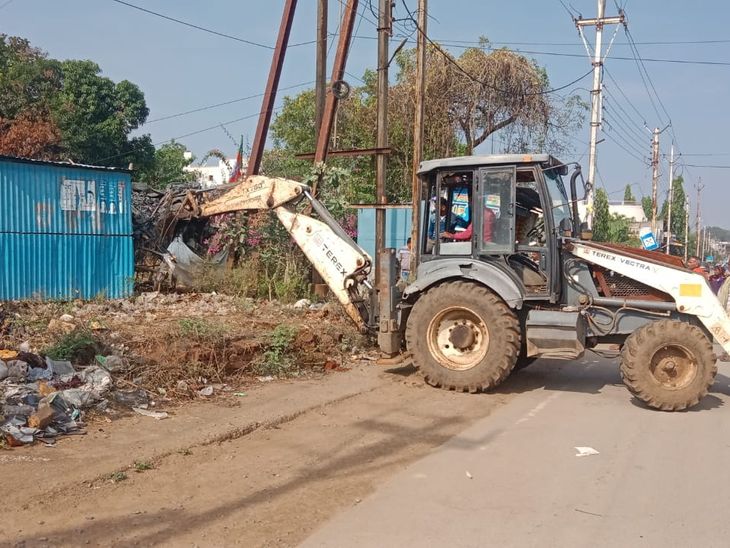 Encroachment on illegal Chakhna centers running near liquor shops in ...