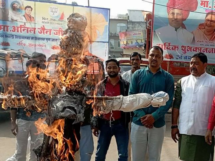 Protest by Congress Rajya Sabha MP in Niwari-Prithvipur | निवाड़ी ...