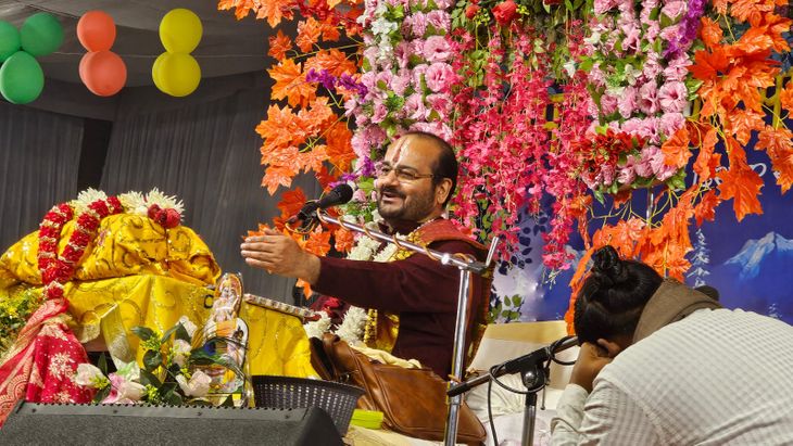 Devotees came to seek religious benefits | धर्म लाभ लेने पहुंचे ...