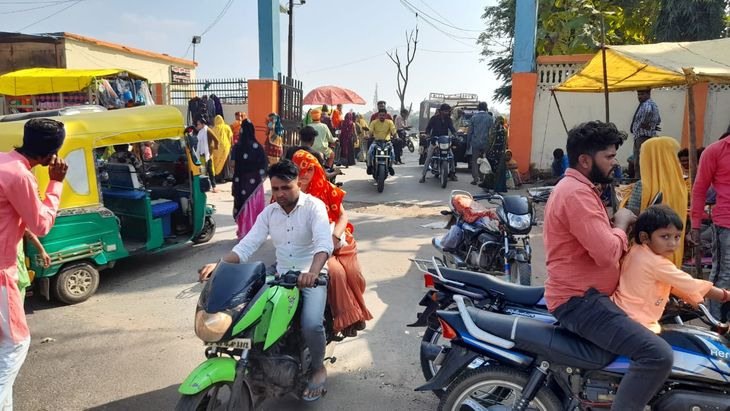 Grain traders do not get enough space from the weekly haat market ...