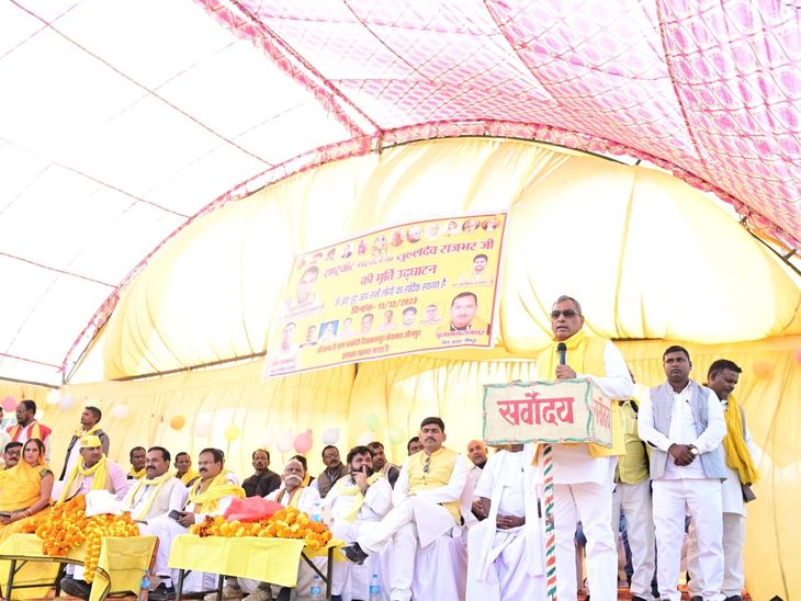 OP Rajbhar unveiled the statue of Suheldev in Jaunpur. | जौनपुर में OP ...