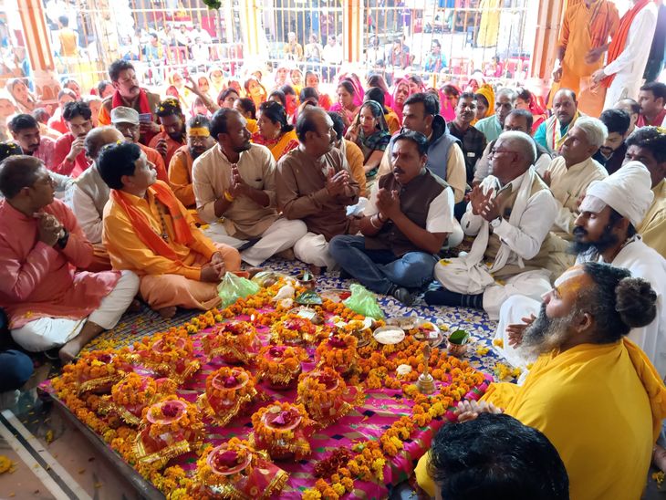 Akshat Kalash was worshiped in Shri Ram temple. | श्रीराम मंदिर में हुआ ...