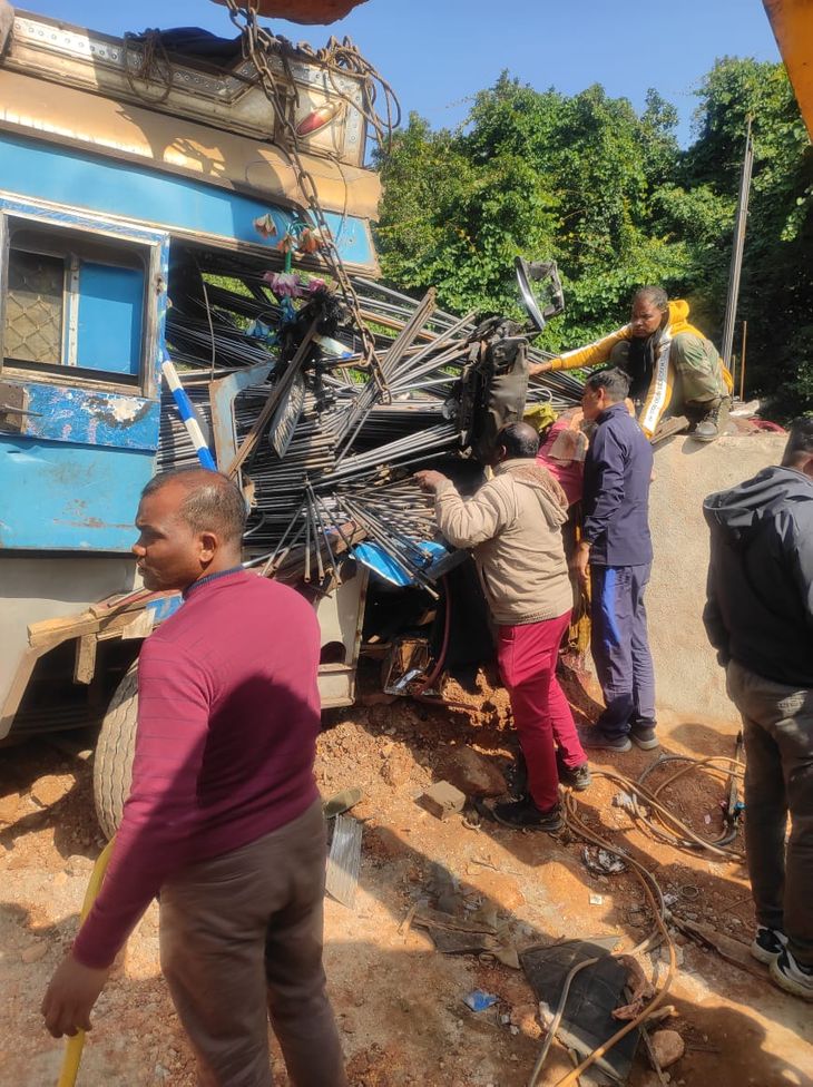 The driver's body was buried under the rebar, taken out from the truck ...