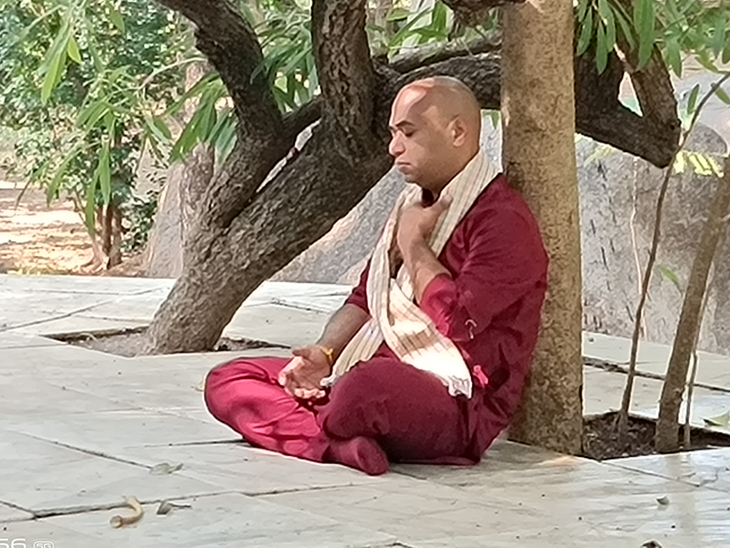 Acharya Rajneesh (Osho)'s birthday today | जर्मनी से आए अनुयायी बोले, I ...