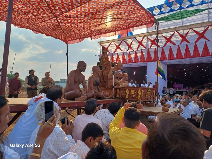 Abhishek of God was done on the third day of Panchkalyanak Mahotsav ...