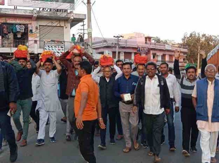 Revdar reached Ayodhya for worshiping the urn. | रेवदर पहुंचे अयोध्या ...