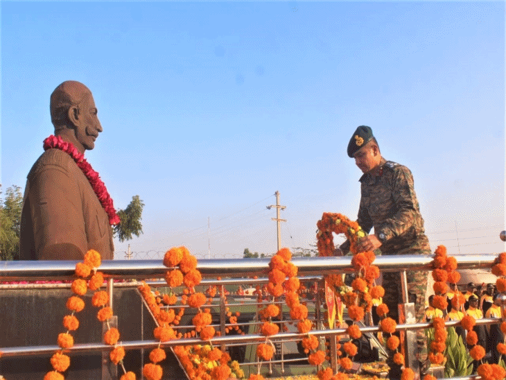 Floral tribute offered to the statue of Late Lieutenant General Hanut Singh