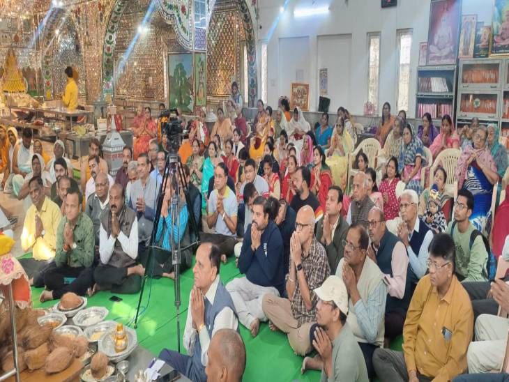 Auspicious entry of Acharya Viharsh Sagar Maharaj Sangh in Indore ...