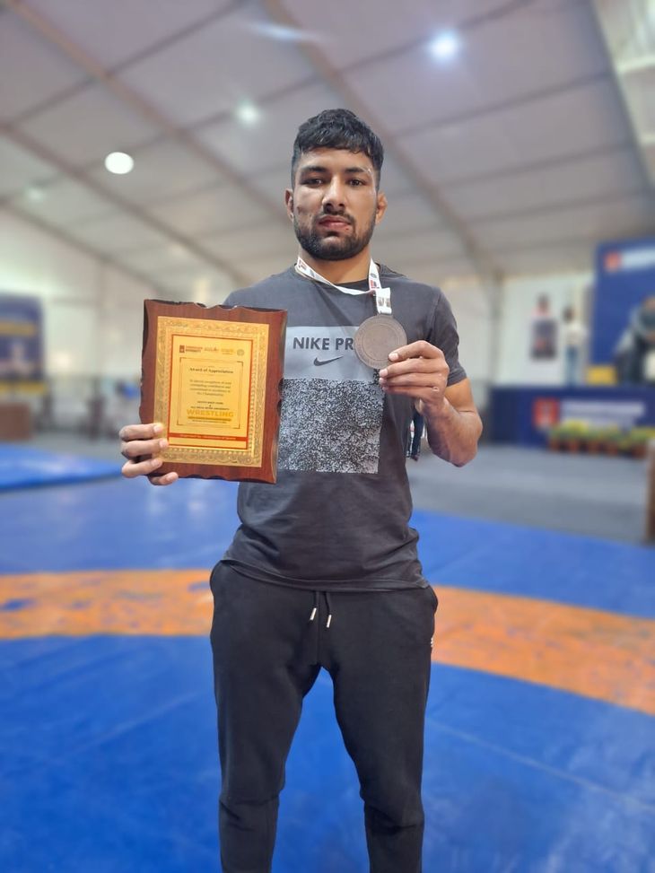 LNT student won bronze in Greco Roman wrestling | एलएनटी के छात्र ने ...
