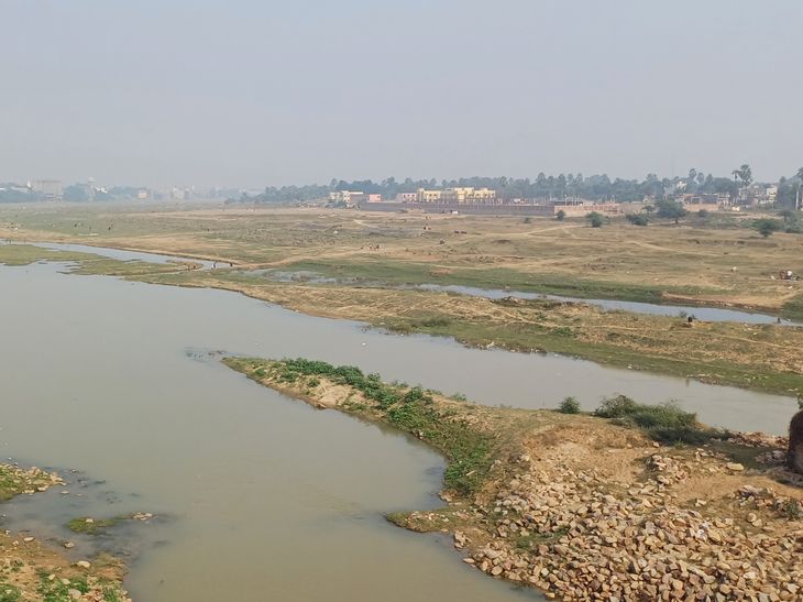 Only sand left instead of water in Kiul river | किऊल नदी में पानी की ...