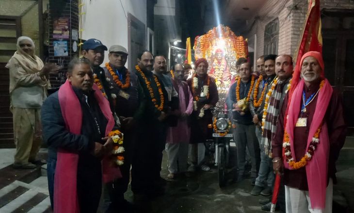 Morning procession taken out in Haripura on the occasion of Shri Baba ...
