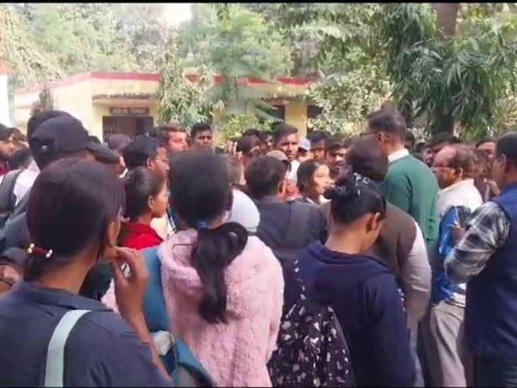 Girls create ruckus over dress checking in KNPG College | केएनपीजी ...