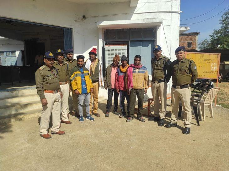 Jaithari police arrested 5 accused | 5 आरोपियों को जैतहरी पुलिस ने किया ...