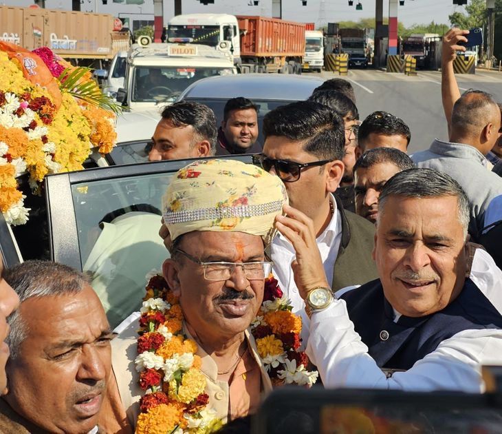 Assembly Speaker Devnani welcomed at Gegal Toll | विधानसभा अध्यक्ष ...