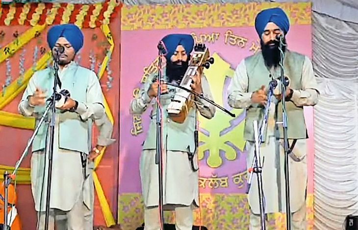 Dhadi groups enthralled the Sangat in Sarva Sanjha Kirtan. | सर्व सांझा ...