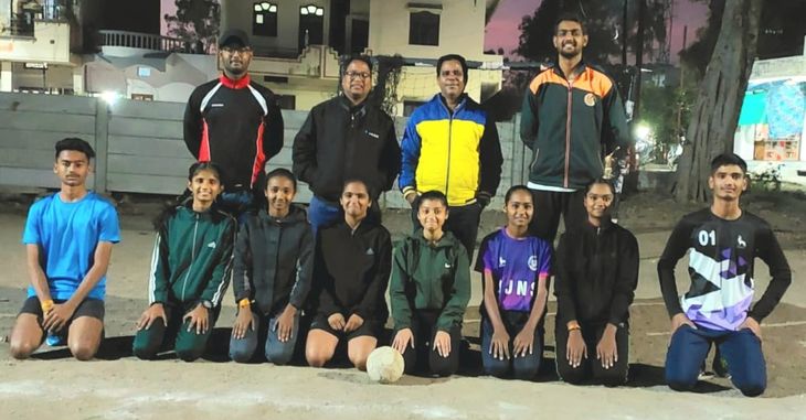 9 players leave to participate in state level school handball junior ...