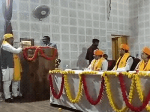 103rd convocation of BHU, Asia's largest university. | चपरासी से डिग्री ...