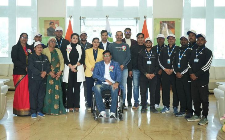 Para Olympian Amit Saroha awarded the students of Shreeji | पैरा ...