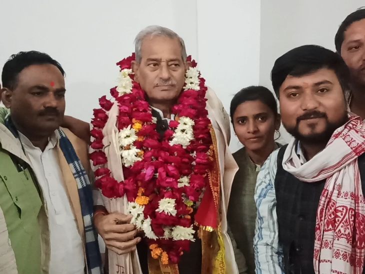 Newly elected MLA Surendra Singh Gaharwar reached Chitrakoot | चित्रकूट पहुंचे नवनिर्वाचित ...