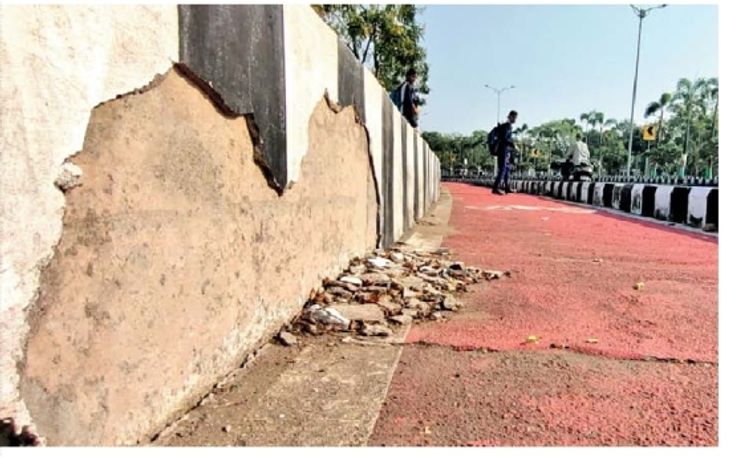 Atal Path, the city's most expensive road, started crumbling; Street ...