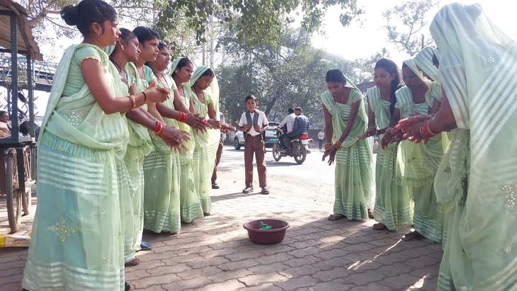 Sua Dance: Women started reaching door to door singing the song Tari ...