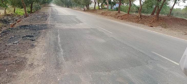 Bhathagaon-Bhakhara road built at a cost of Rs 19 crore got damaged in ...