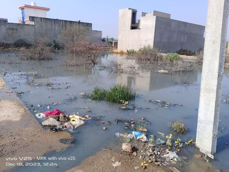 There is no drainage of dirty water in two colonies of Ward 58, the ...