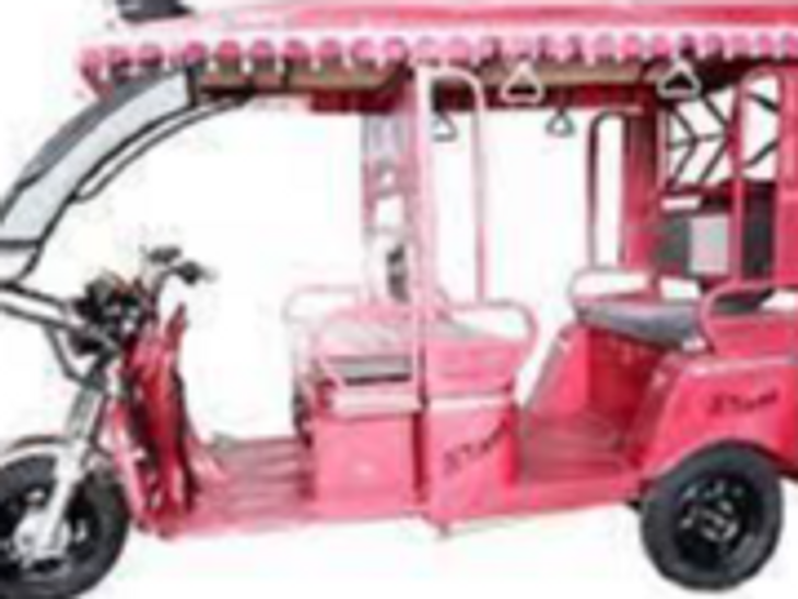 Pink e-rickshaws will run on the road in Lakhimpur-Kheri, women will drive them. | लखीमपुर-खीरी ...