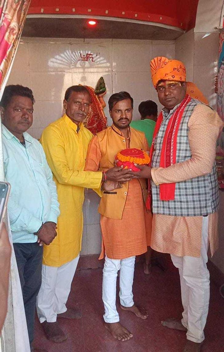 Worshiped Akshat Kalash brought from Ayodhya, installed in Mahavir ...