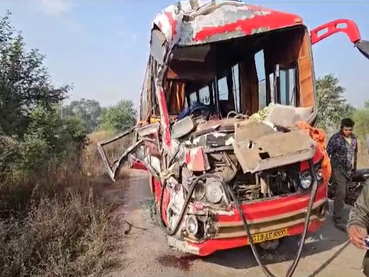 Bus and truck collide in road accident in Sarangarh due to drivers ...