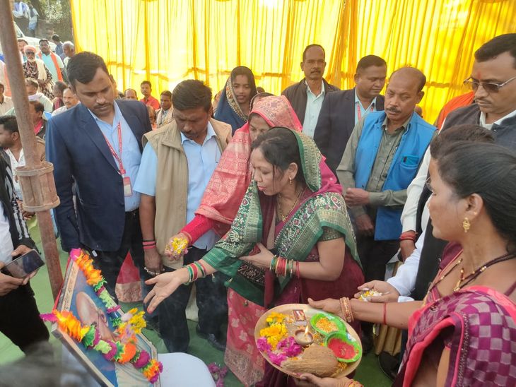 Inauguration of solar powered high mast light in Saritola