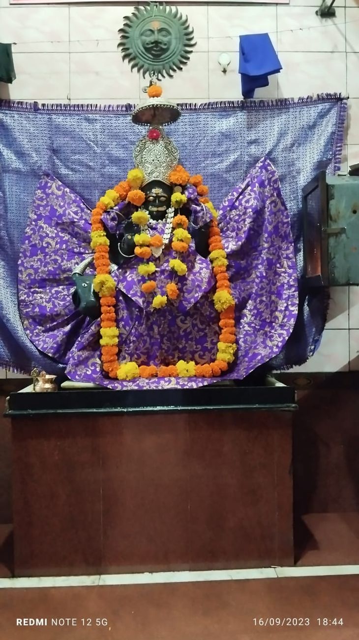 Decorated the Lord in Raj Rajeshwar Shani Temple | राज राजेश्वर शनि ...