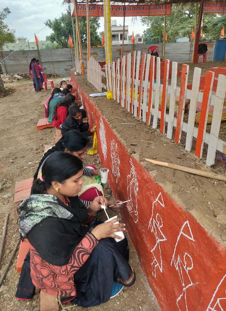 Mandane made in 12 hours, Sanatani form is visible | 12 घंटे में बनाए ...