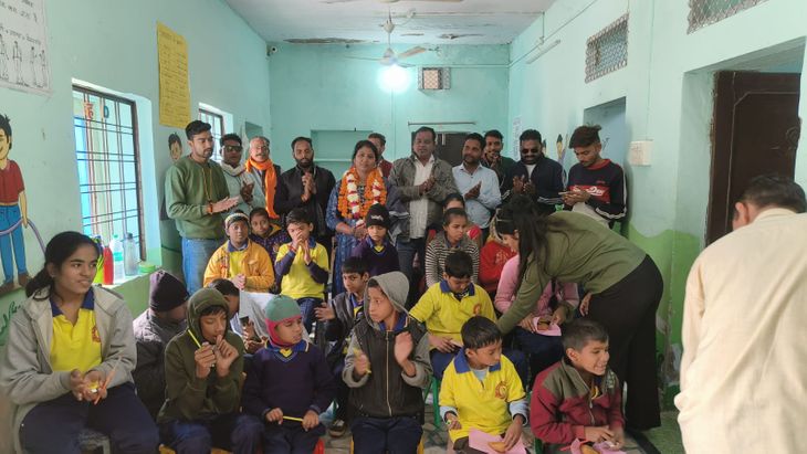 distributed study material in school | स्कूल में पाठ्य सामग्री वितरित ...