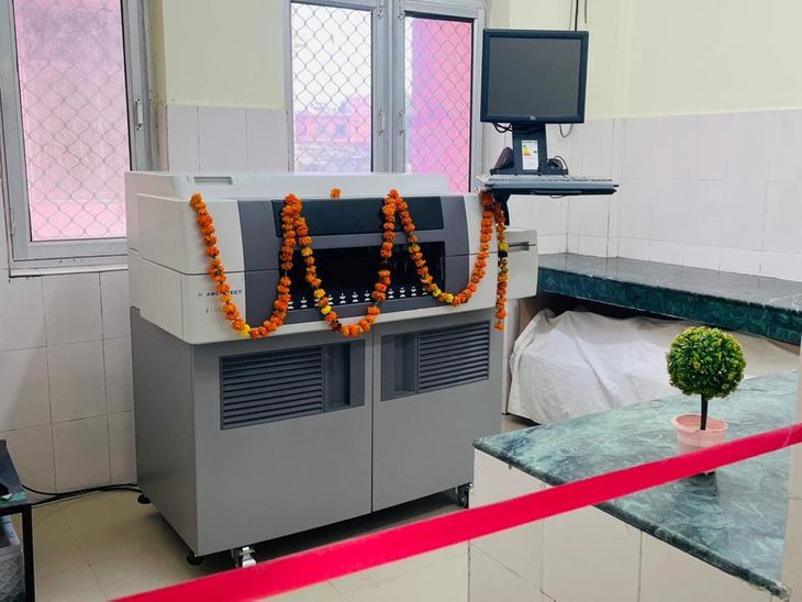 Principal inaugurated thyroid machine | थायरॉइड मशीन का प्रिंसिपल ने ...