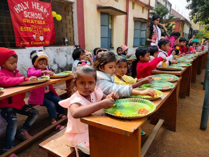 Children of Holy Heart School enjoyed Golgappa and Chowmin in the ...