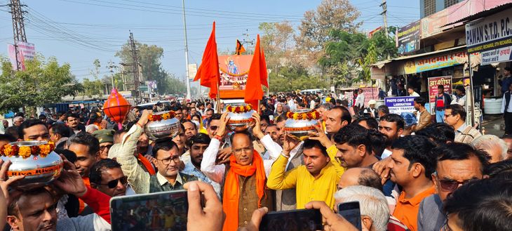 Devotees gathered in Akshat Kalash procession of Shri Ram Temple ...