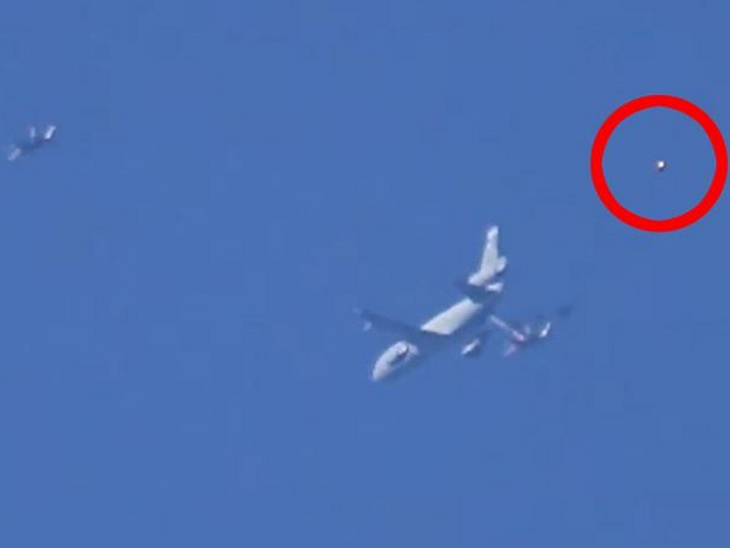 US President Joe Biden Air Force One UFO Mystery; Video Goes Viral ...