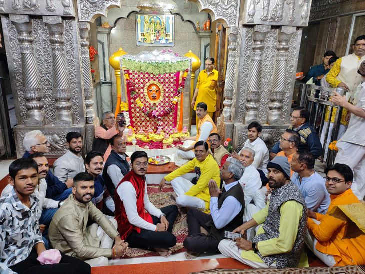 Worship of intact urns in Ranjit Hanuman temple of Indore | इंदौर के ...