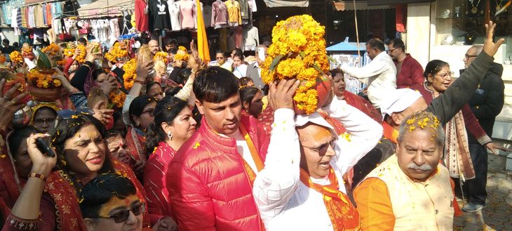 Worshiped Akshat Kalash procession received grand welcome at various ...