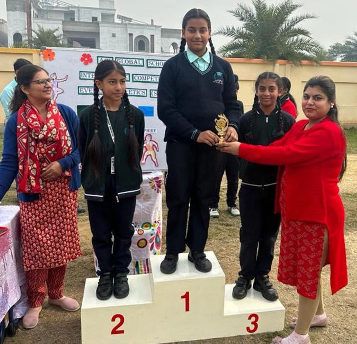Kavya stood first among girls, Parmeet Singh among boys in 400 meters ...